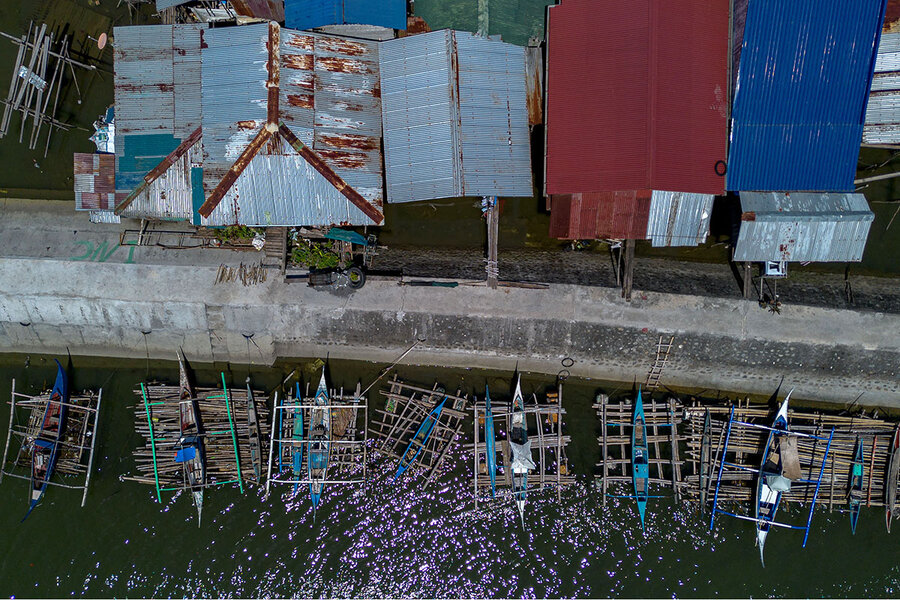 How Filipinos are banding together to help fishers after oil spill - CSMonitor.com